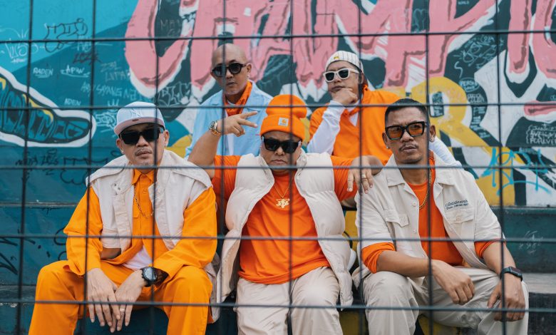 THE BROWNSU kembali hadir dengan menghasilkan satu karya musik terbaru ...